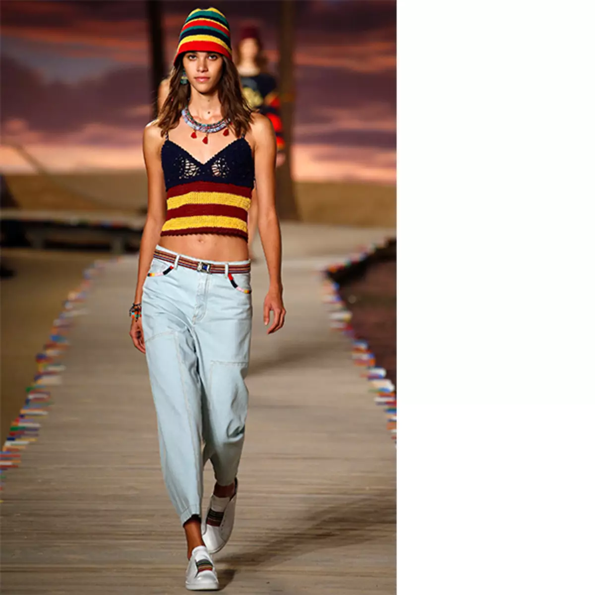 Tommy Hilfiger, ئۆتكەن يىلى ئەتىياز-بەت