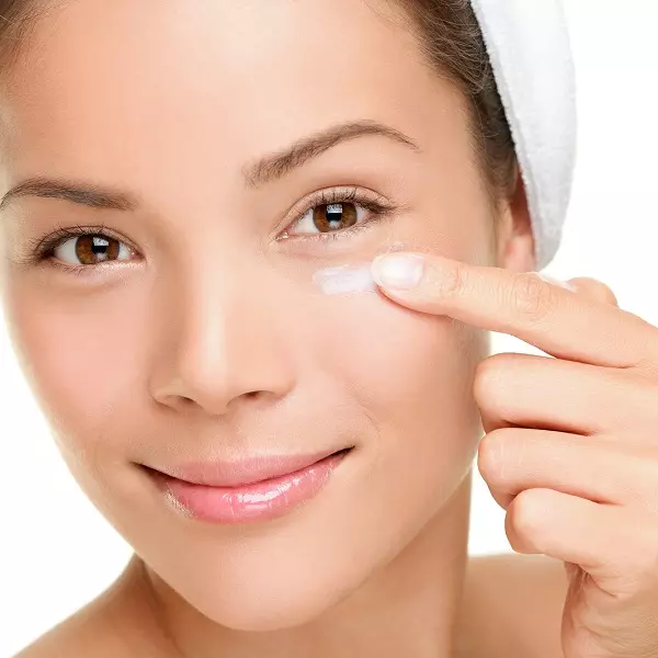 Crema facial de nutrició a la llar