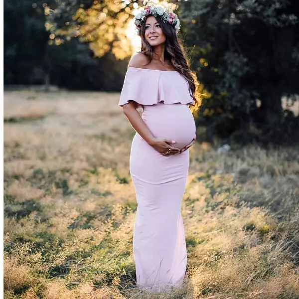 Photo session with a pregnant bride