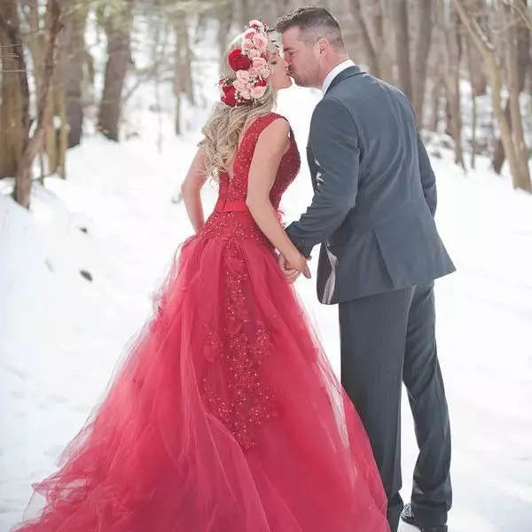 Images de jeune sur un mariage de framboise