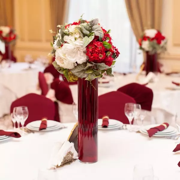 Comment décorer la table pour le 40e anniversaire du mariage