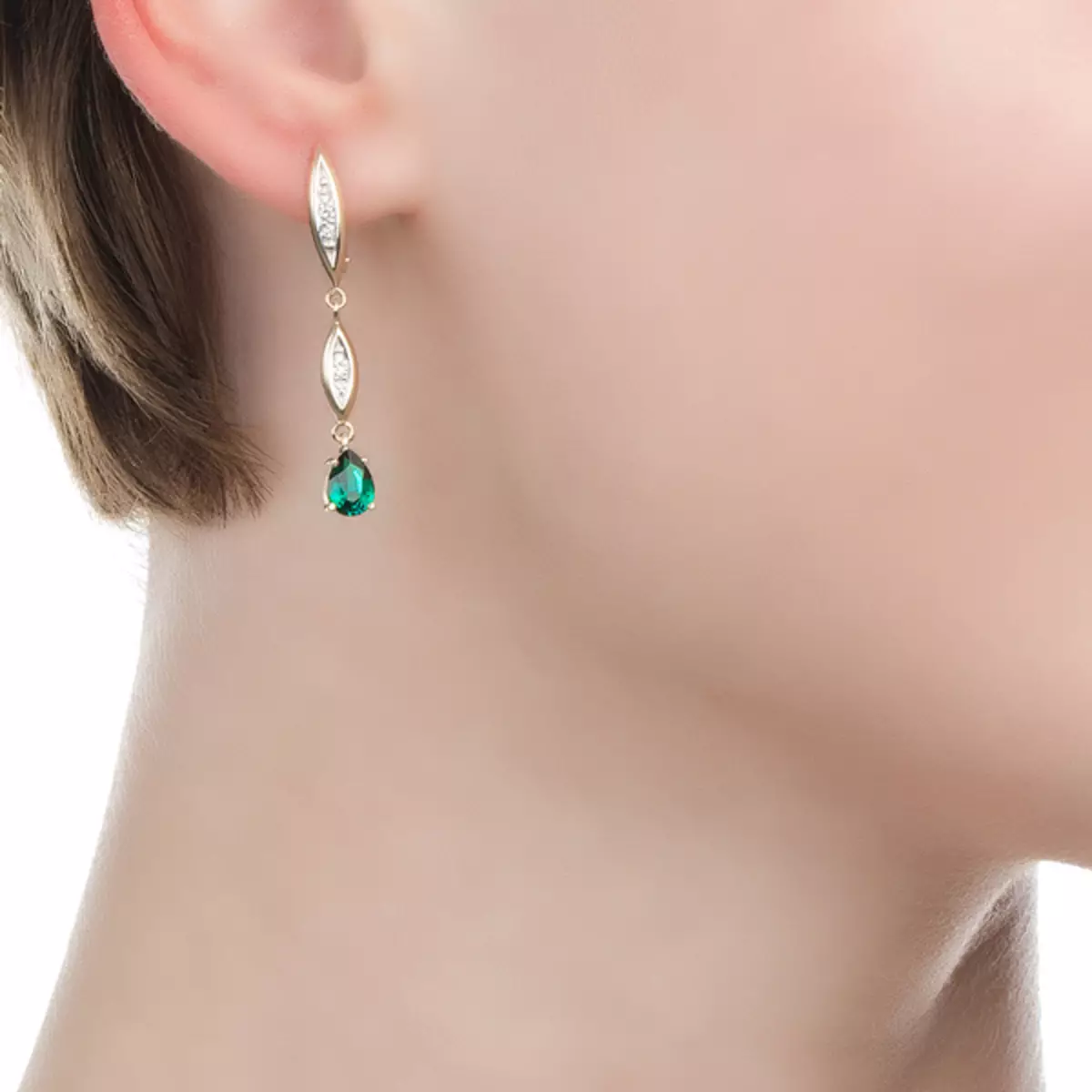 Afikọti pẹlu emeralds saranti