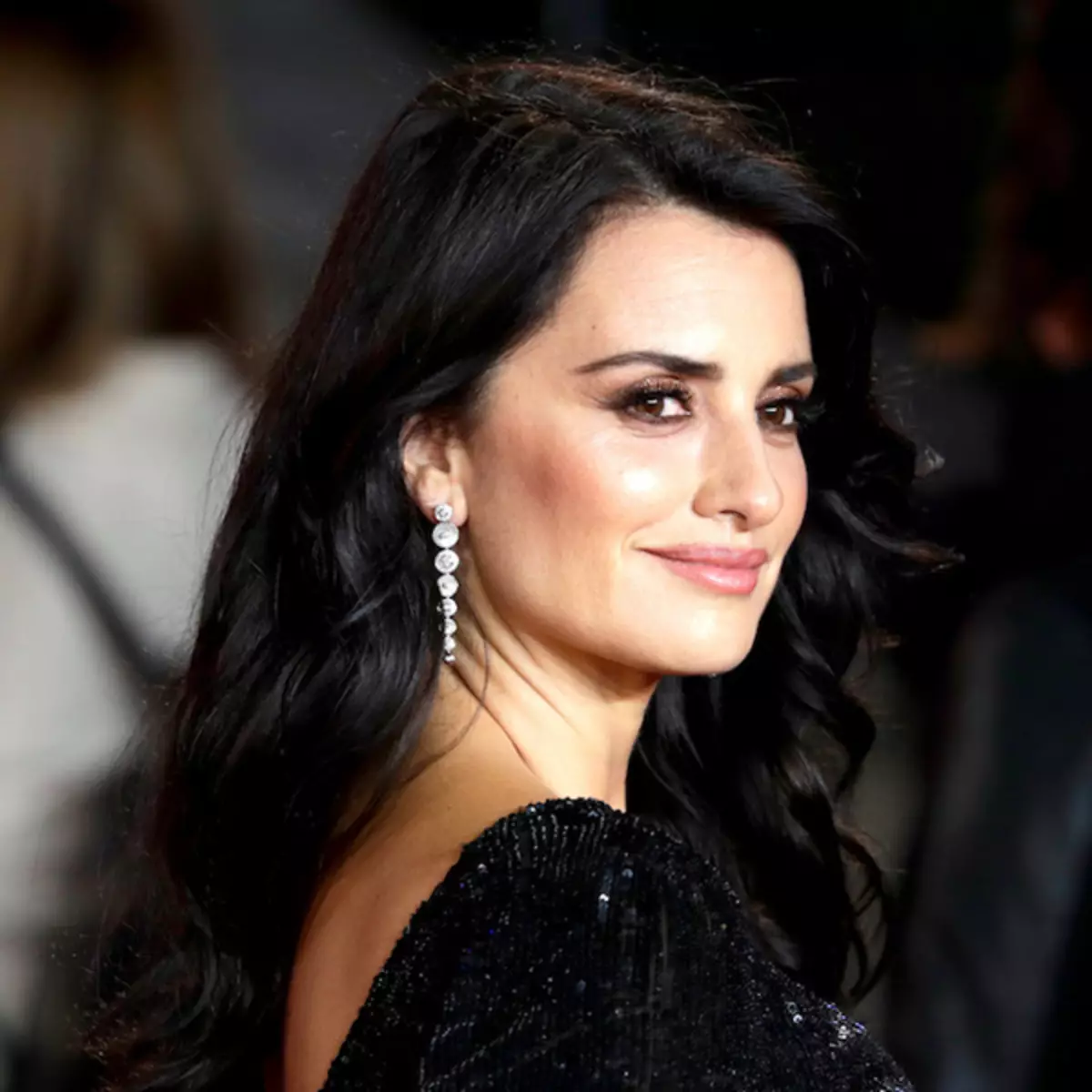 Penelope Cruz ilgose deimantų ausyse