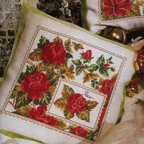 Traditions and rites associated with linen wedding: Embroidery on pillows