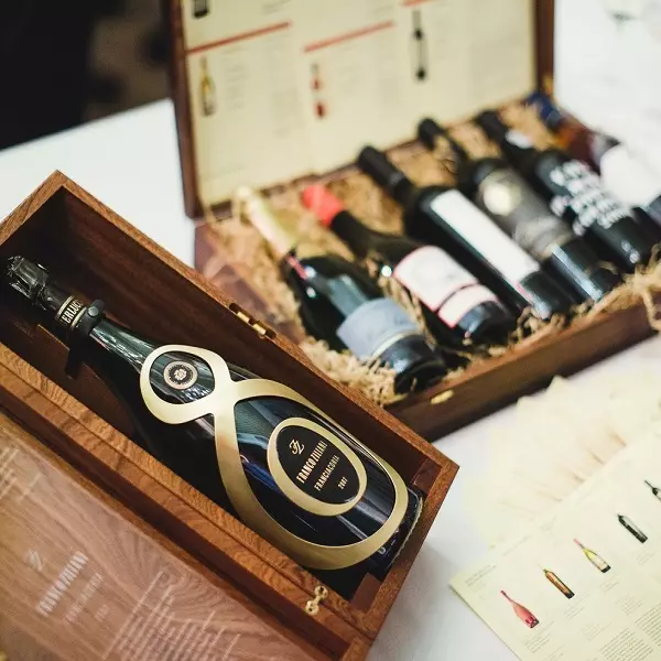 Collective alcohol as a gift