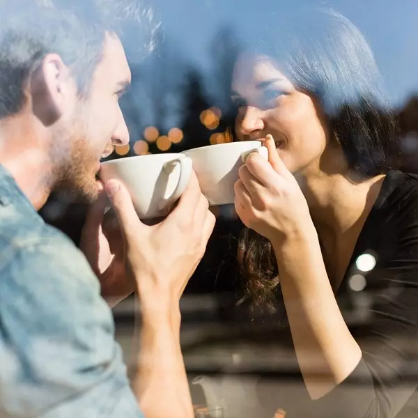 Cara cunha rapaza nun café