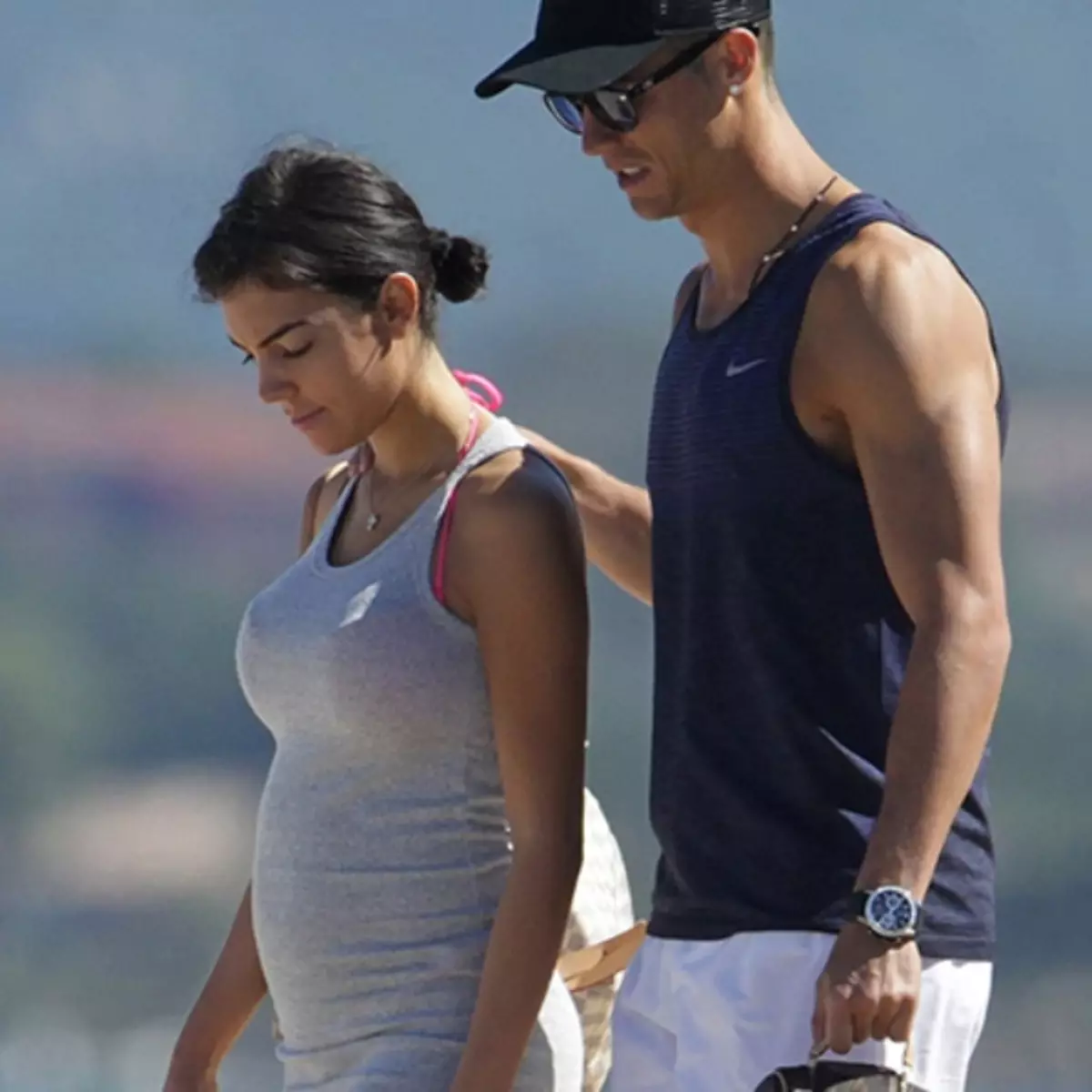 Couple en attente d'un enfant