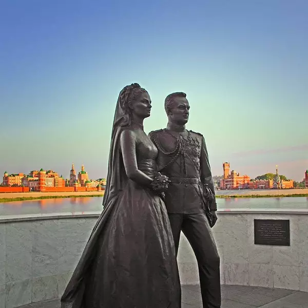 Monumento de la novia y el novio.