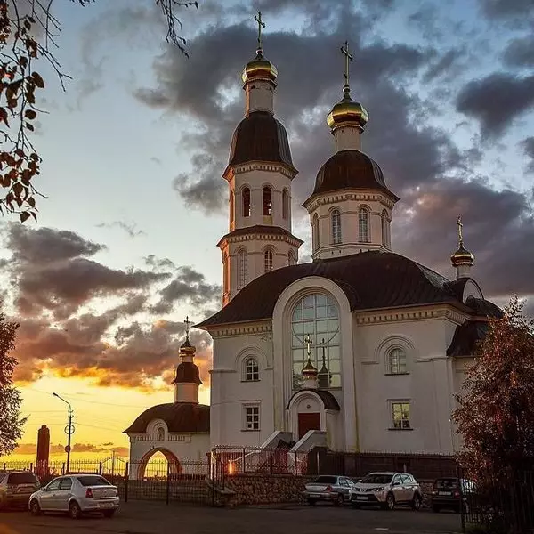 Stock Foto Preĝejo ĉe sunsubiro