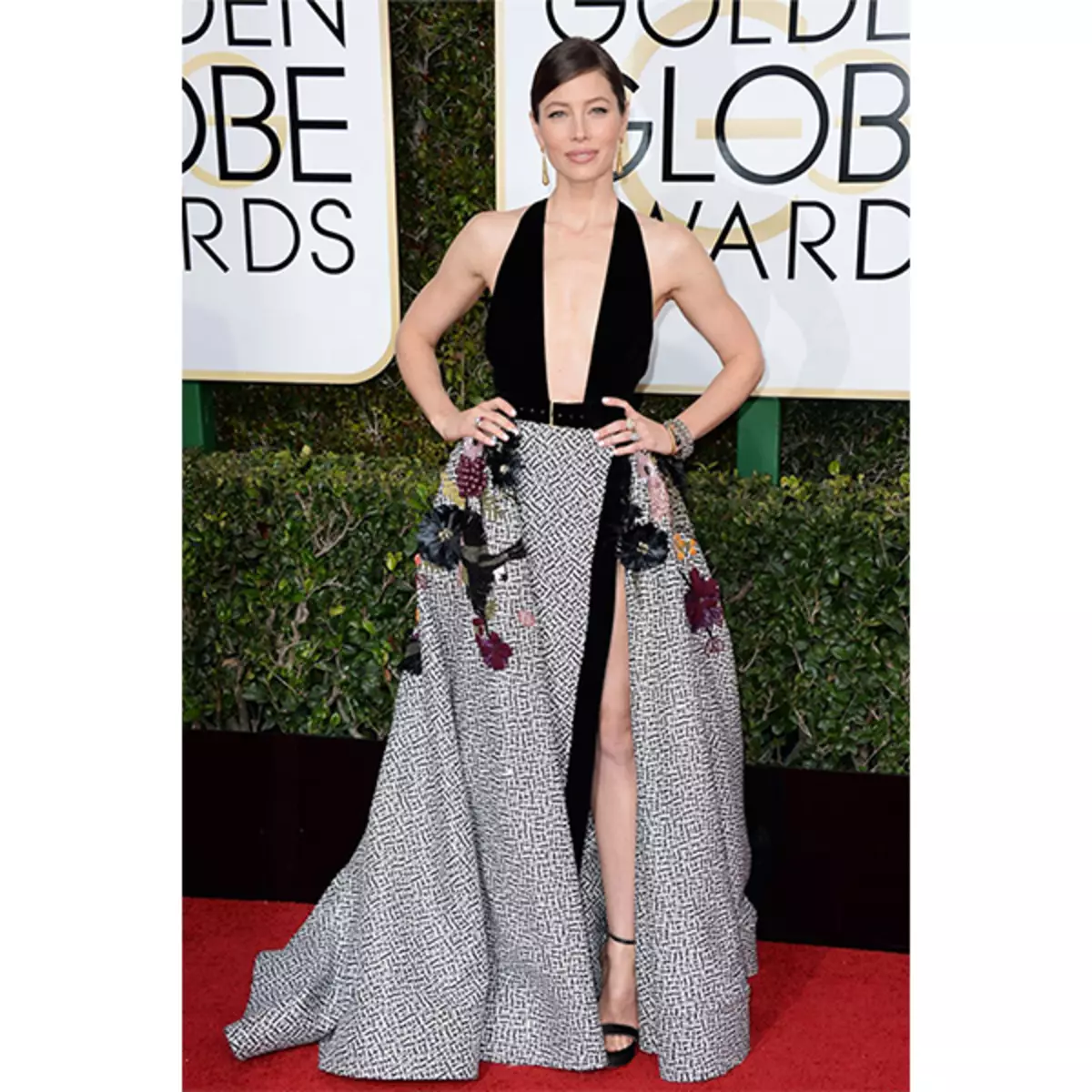 Jessica BIL na slovesnosti Golden Globe - 2017