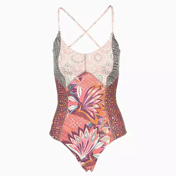 6 მარკების swimsuits ყურადღება მიაქციოს