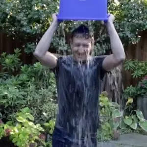 مارك زوكربيرج #ICEBucketChallenge.