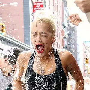 Rita Ora #icebucketchallenge.