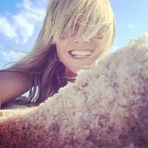 Heidi Klum #Beachselfie.