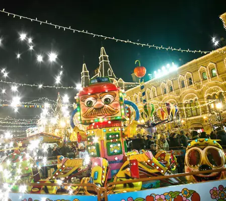 Weihnachtsmesse in der Nähe von Kaugummi