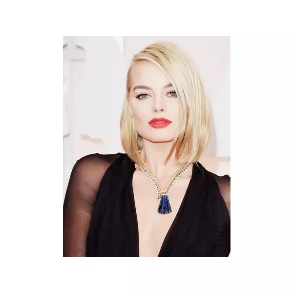 Margo Robbie dans le collier Van Cleef & Arpels